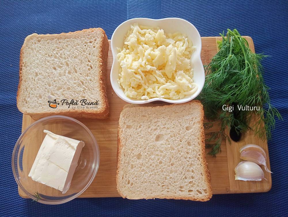 Aperitiv din paine toast cu usturoi, mozzarella si marar - Retete cu ...